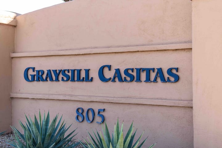 Cozy Condo, Gated With Pool! Central Location - Mesa, AZ