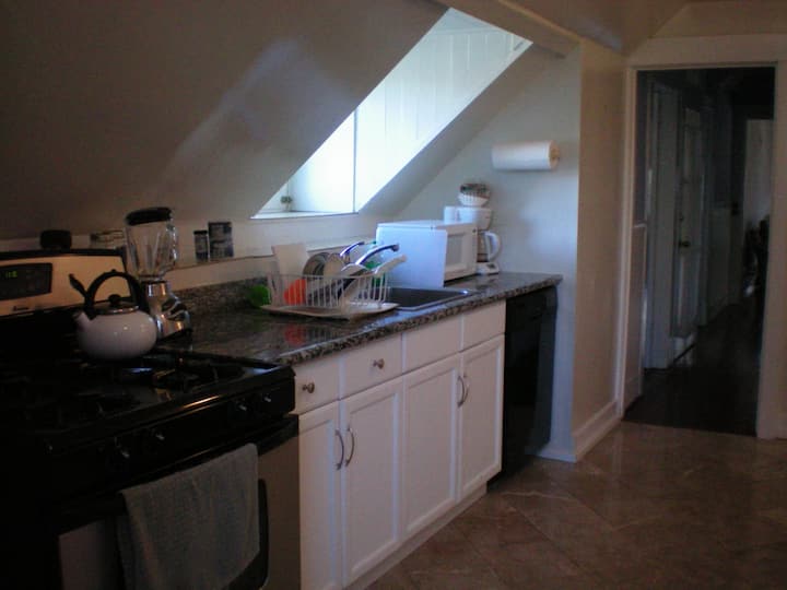 545 #2b Forest Ave., 2brm/1bth Hardwd,granite, A/c - Palo Alto, CA