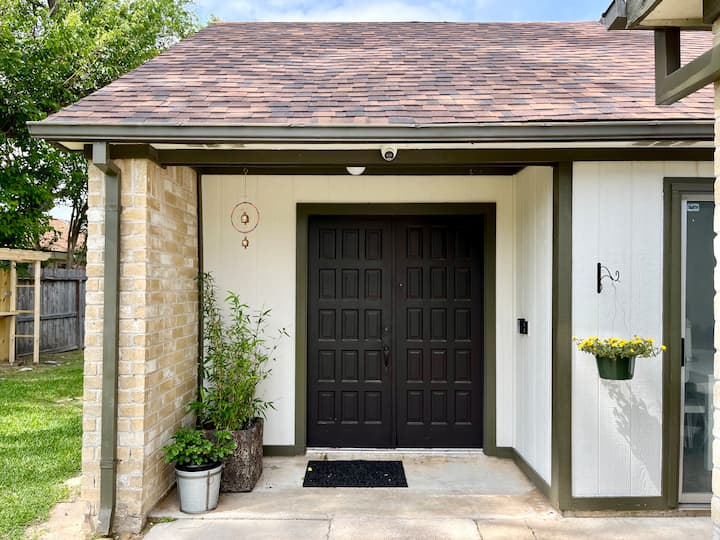 The Cul-de-sac Hideout - Houston, TX