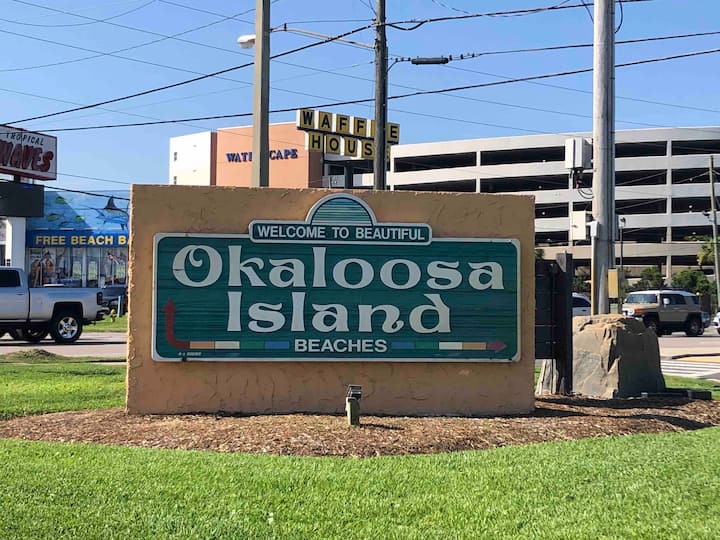 A Cozy Little Condo For 2 - Fort Walton Beach, FL