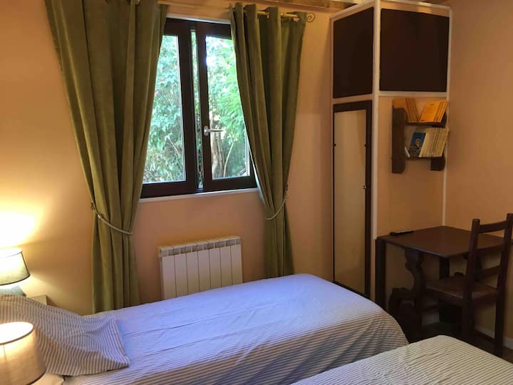Tout Petit F1 : "La Crèche" Cuisine Et Sanitaire - Paray-le-Monial