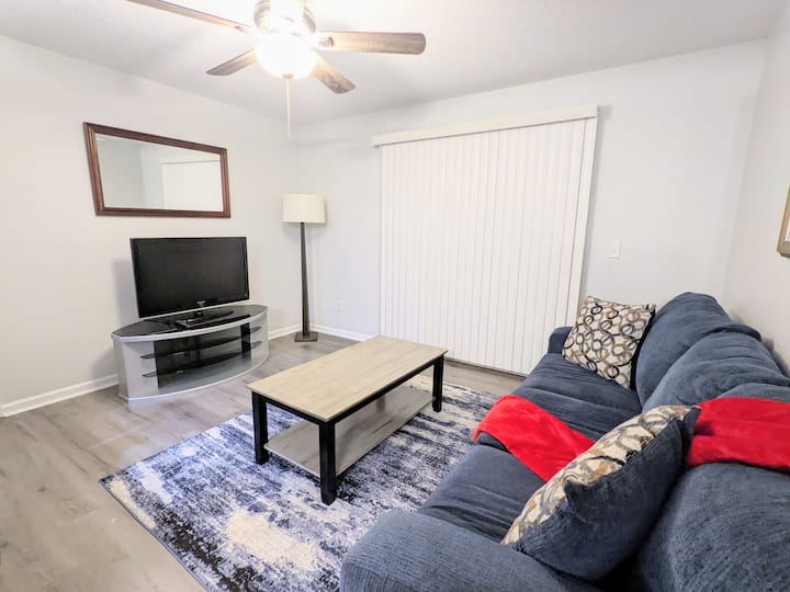 Queen/full 2br Long-term, Wi-fi, Pool - Greensboro, NC