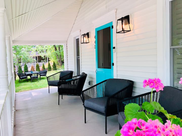 Beautifully Renovated In Town Harbor Springs Home - Harbor Springs, MI