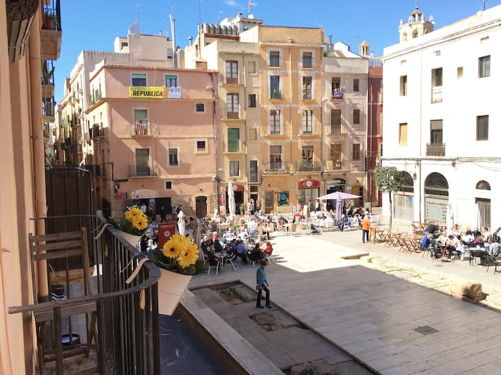 Apartamento En Plaza Del Forum, Centro Històrico - Tarragona, España