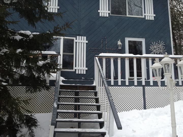 Okemo! Privacy! Walk From Slopes Or Into Town! - Ludlow, VT