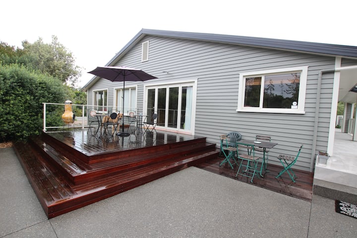 Grassmere Estate  With Beautiful Tranquil Gardens - Christchurch