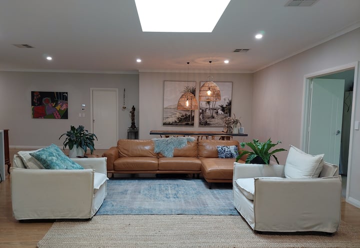 Family And Furry Entertainer - Big House + Studio - Bridgewater, Australia