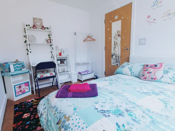 London Room & Breakfast. Holiday Private Bathroom - Hounslow