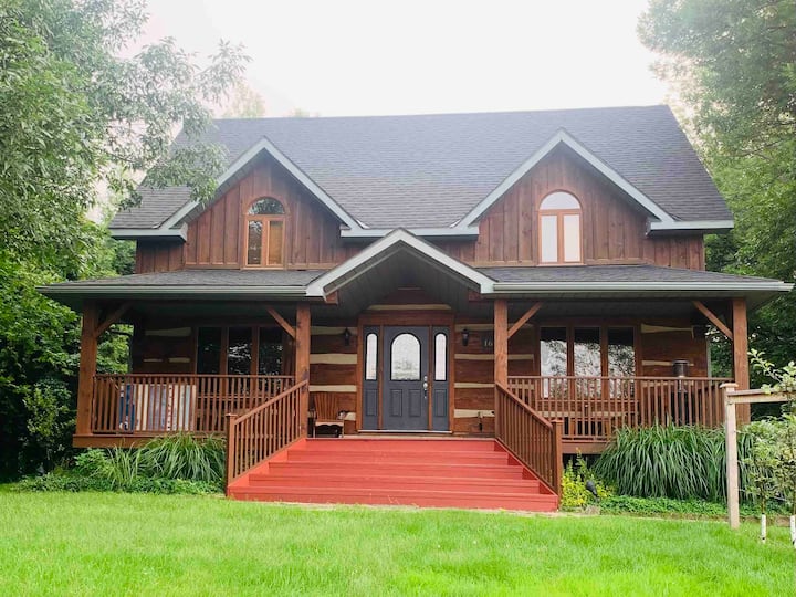 Work/live/play In This Cheerful Chalet- 30-day Min - Town Of The Blue Mountains