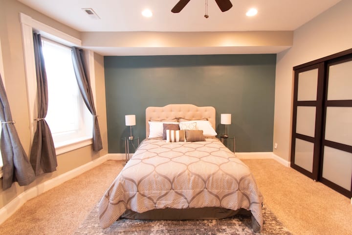 Private Room & Bath Convenient To Baltimore’s Best - Baltimore, MD