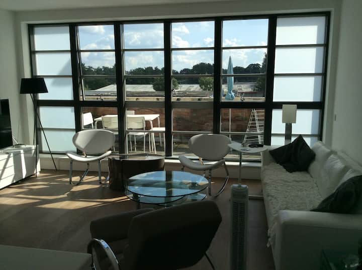 Sunny, Modern Minimalist Renovated Apartment - Gmina Hounslow