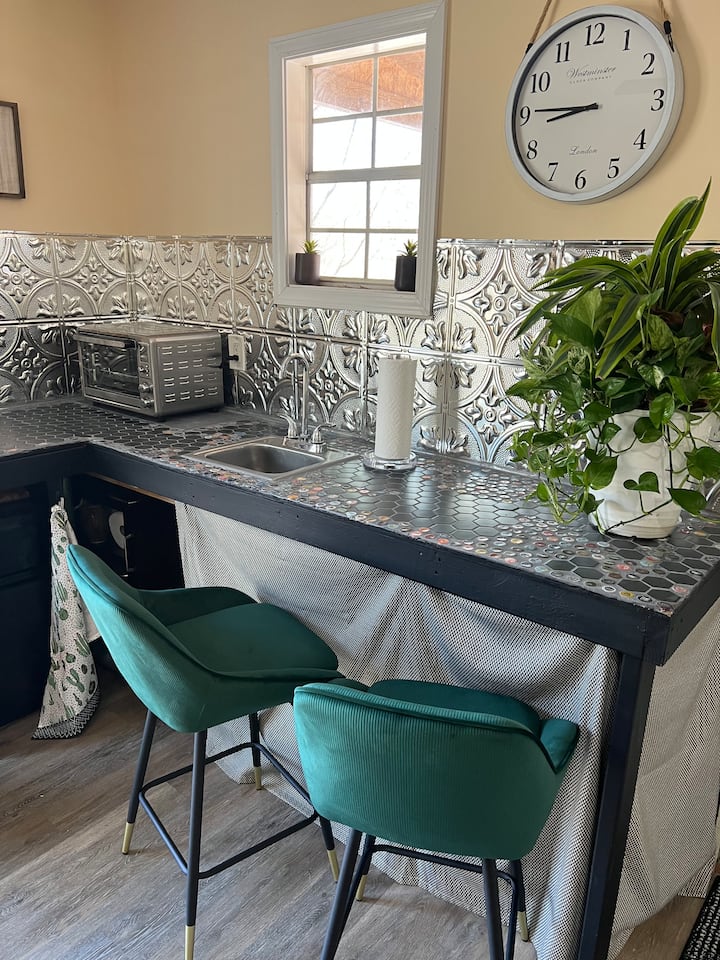 Yoga Barn With 90’s Loft Bedroom - Plantation, KY