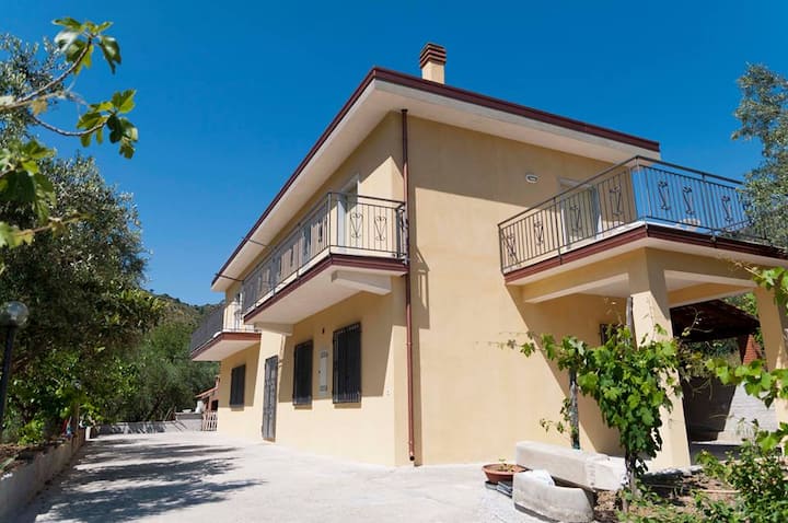 Villa In The Green By The Seaside In Cilento - Acciaroli