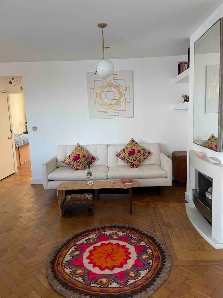 Stylish 2 Bed Apartment With Balcony - Camden, AR