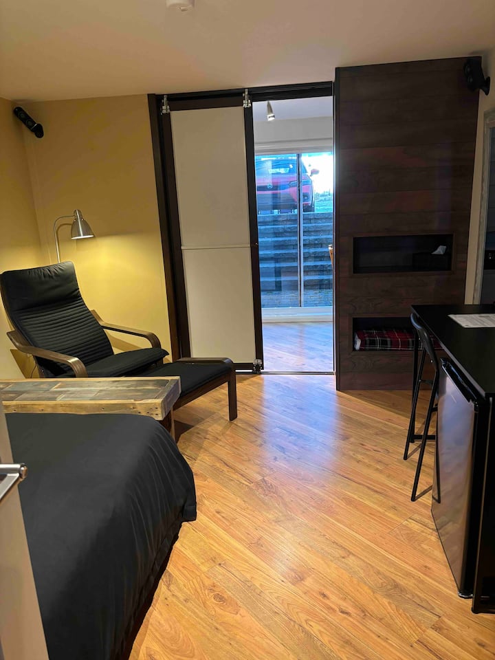 Studio à 2 Pas De Montréal / For 1 Person Only - Montreal