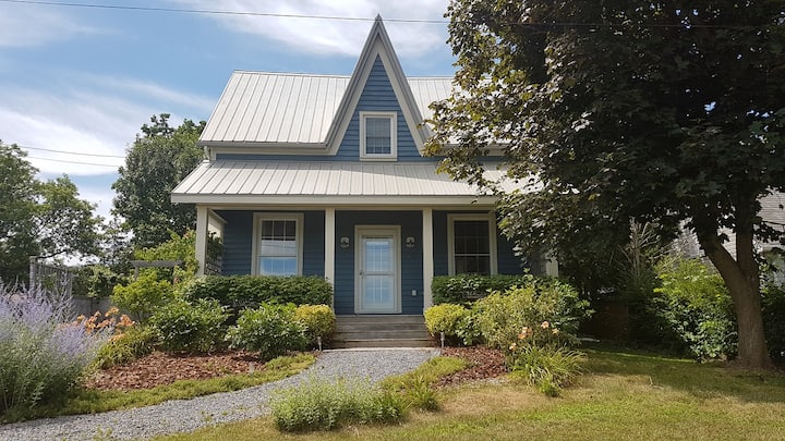 Prince Edward County Sandbanks Picton Hill St Blue - Picton