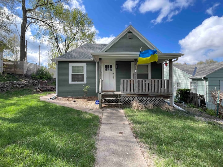 Nurses Delight 
Quiet Little Unmc Bungalow - Omaha, NE