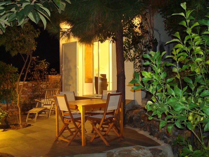 Vue Mer,  Proche De Bastia,  Dans Un Joli Jardin - Biguglia