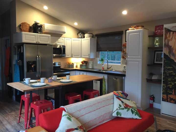 The Modern Manzanita -Tiny(ish) Vacationing - North Fork, CA