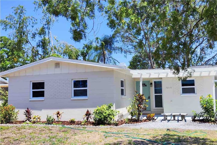 Minutes Away From Clearwater Beach - Largo, FL