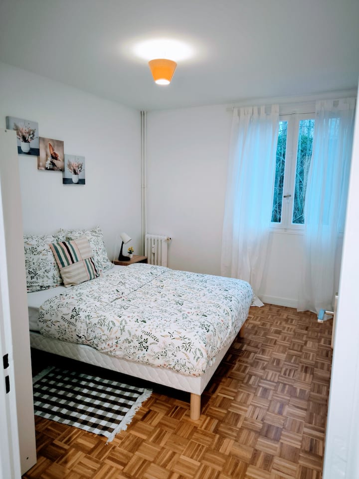 Appartement Entier T10 Au Pied De L'immeuble - Châtenay-Malabry