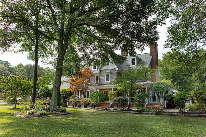 Whispering Woods Estate- Secluded And Spacious - Virginia Beach, VA