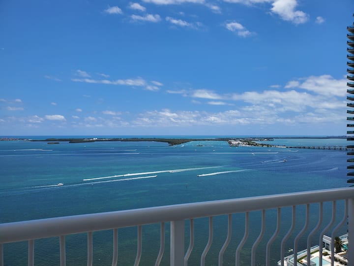 3/2 Corner Unit W/amazing Bayview & Free Parking - Miami, FL