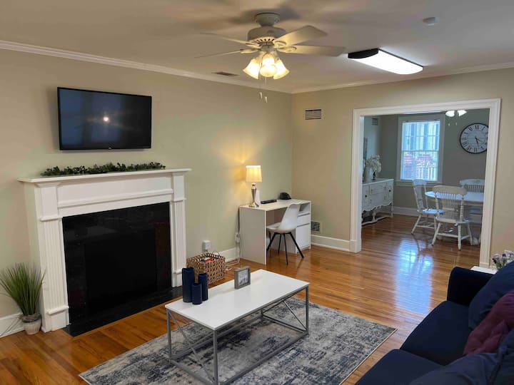 Charming Albany Escape W/ Gameroom & Library - Albany, GA