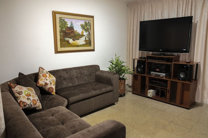 Nice House, Near To Lleras Park And A Lot More! - 