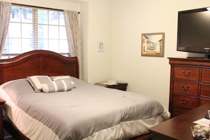Private Rm, Private Bth, Private Sun-room - Greensboro