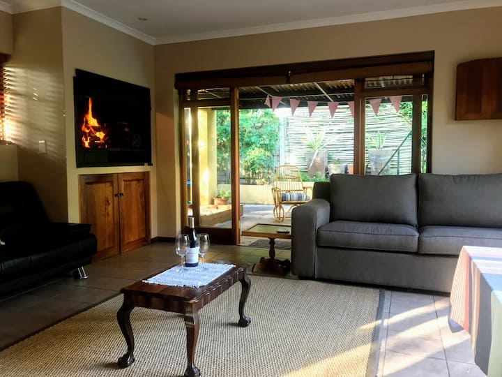 Family Home With Magnificent View And Pool - Stellenbosch