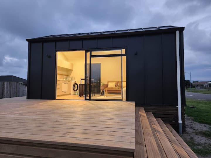 Sunny Modern Tiny Home - 1 Min Walk To Beach - 