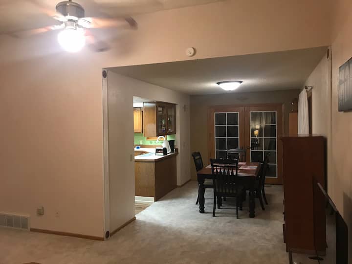 B3 - Bench Getaway - Upstairs 3 Bdr. - Billings, MT