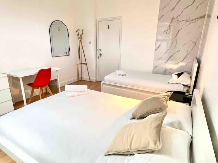 *Comfortable And Central Room* - Greenwich
