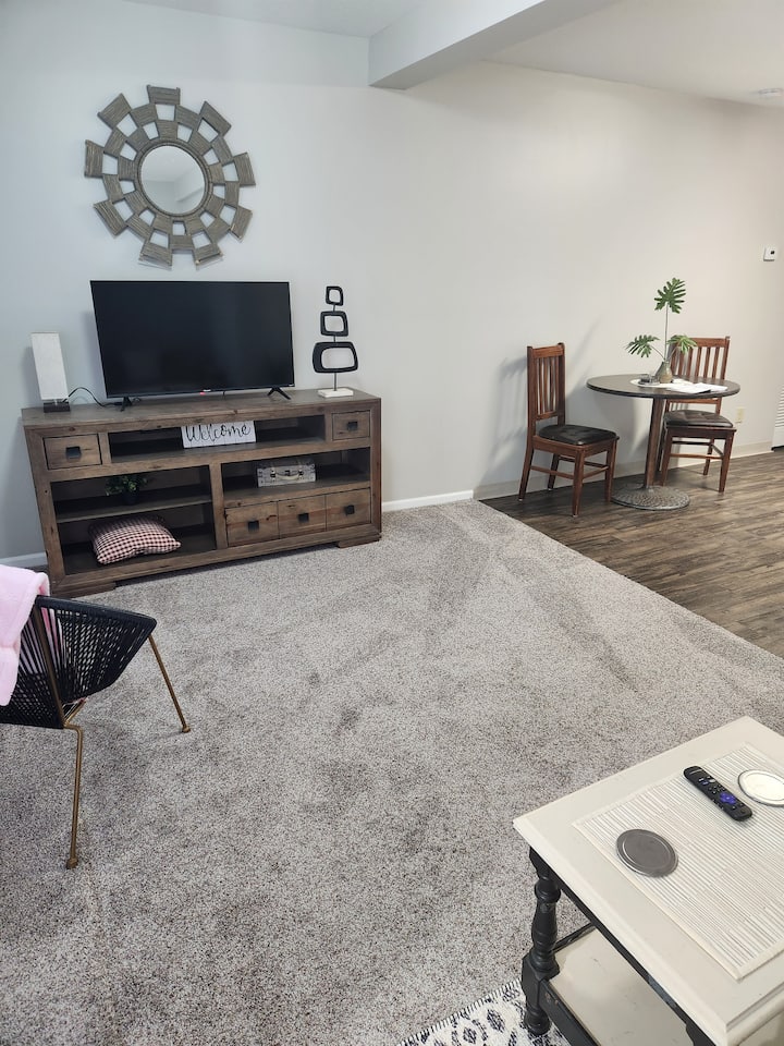 Flamingo
1 Person Unit.  No Exceptions. - 라이마