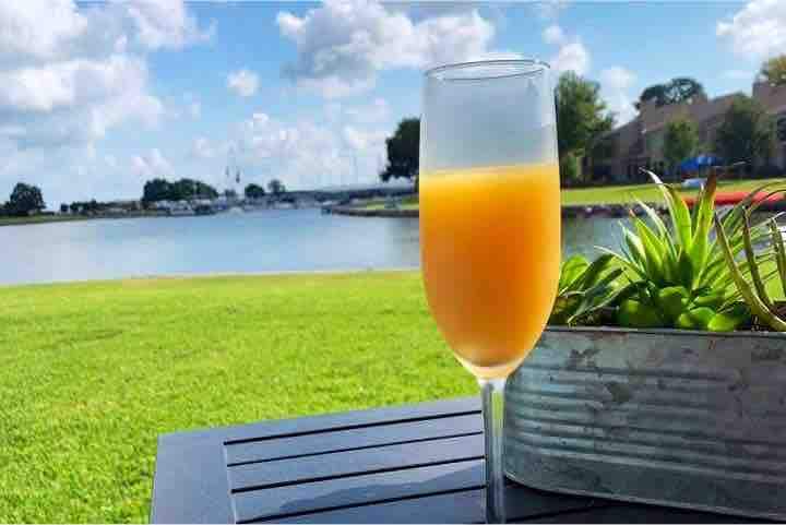 5 O'clock Somewhere  @ Walden-lakefront/1st Floor - コンロー, TX