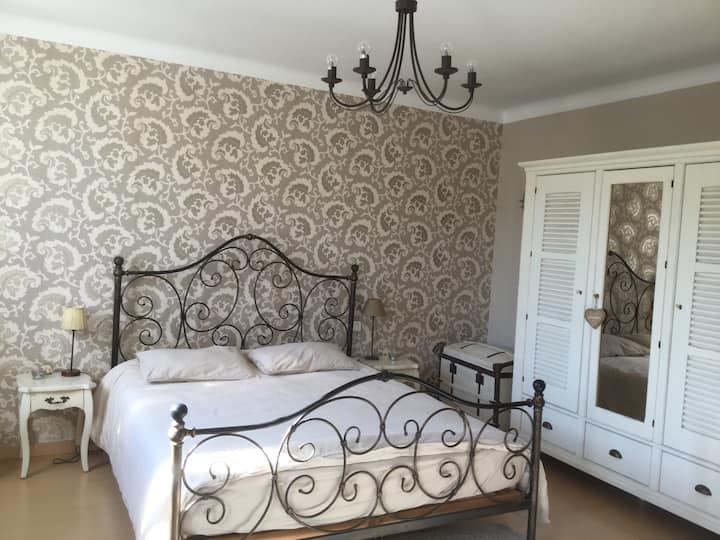 Centre Historique Spacieux Avec Place De Parking - Quimper