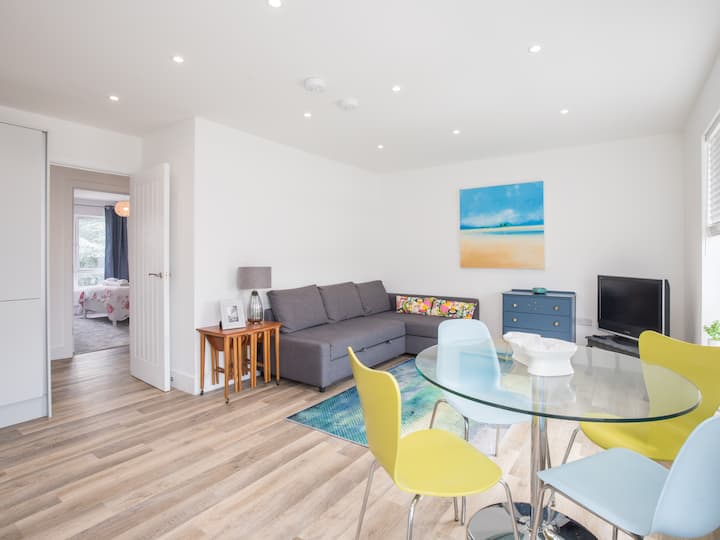 Modern & Roomy 2 Bed 2 Bath Apt In Windsor - Maidenhead