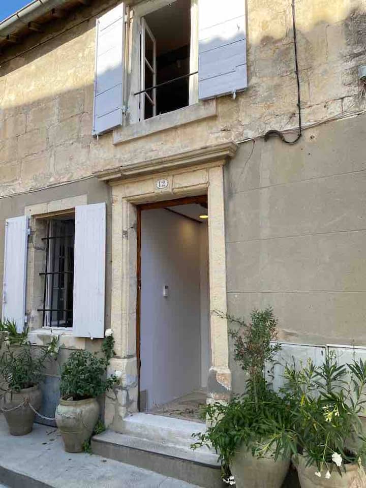 La Madeleine R De C à La Hauture - Arles