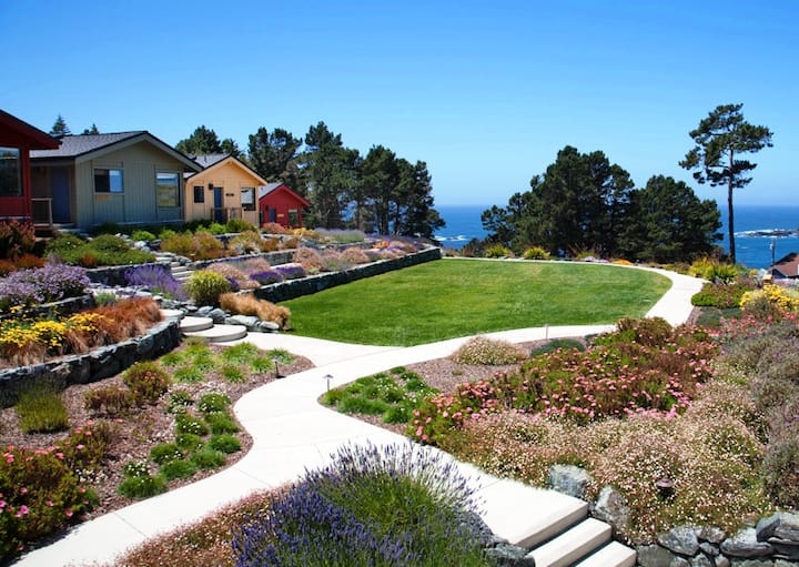 Humboldt Cottage :: Ocean + Garden Views - Mendocino, CA