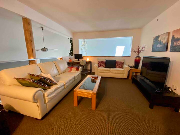 Cozy Room With Shared Bath - Great Lake Views! - Great Slave Lake