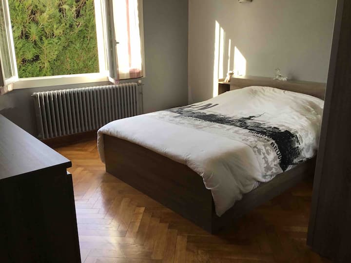 Chambre Dans Maison Individuelle - Ain