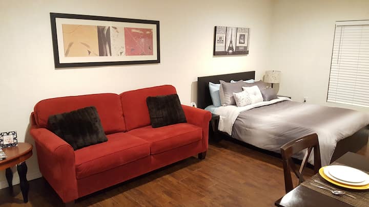 Adorable Guest House In Northridge, Quiet & Cozy - San Fernando, CA
