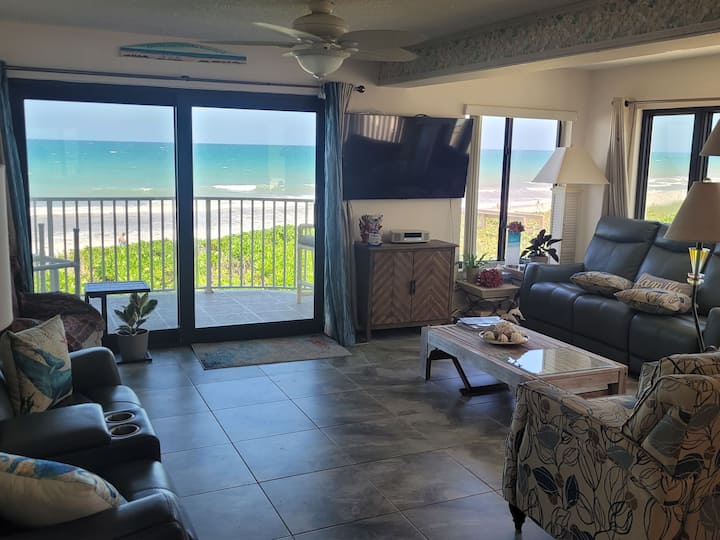 Panoramic Views Of Private Beach From Most Rooms - 멜버른