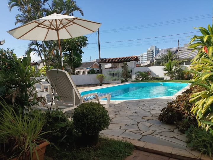 ÓTima Casa Com Grande Piscina Na Quadra Do Mar - Matinhos