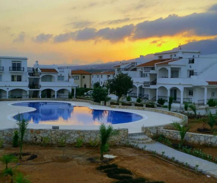 Large Penthouse. 3 Bedrooms And 2 Baths - Girne