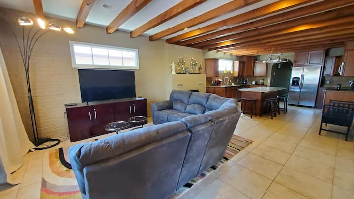 Roomy 1bd Apartment Near University Medical Center - Tucson, AZ