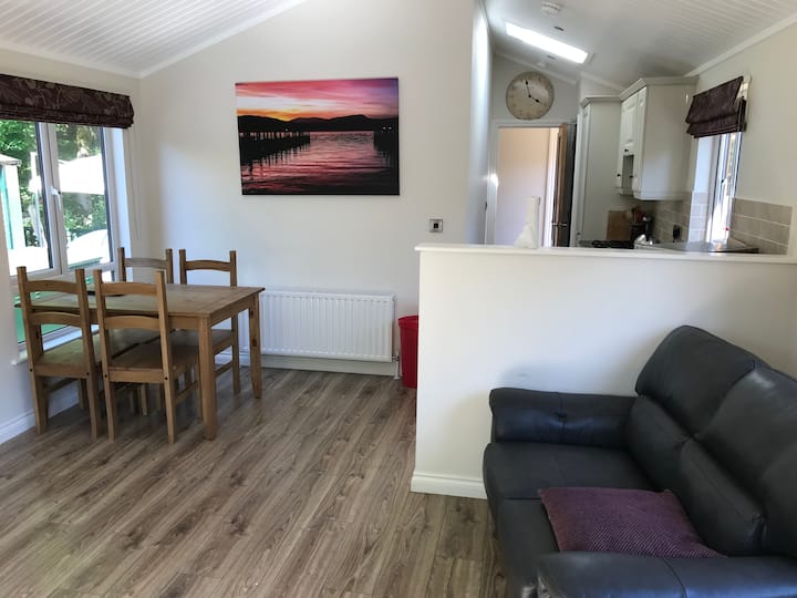 Pony Meadows Lodge On The Shore Of Lake Windermere - Ambleside