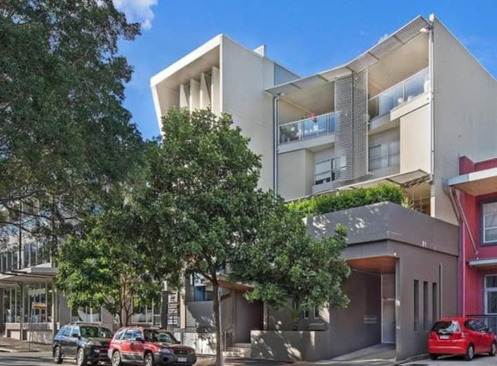 Fortitude Valley Opposite Calile Hotel James St - Newstead