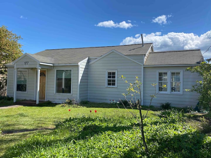 Nice Quiet 3-br House In Downtown White Salmon - White Salmon, WA